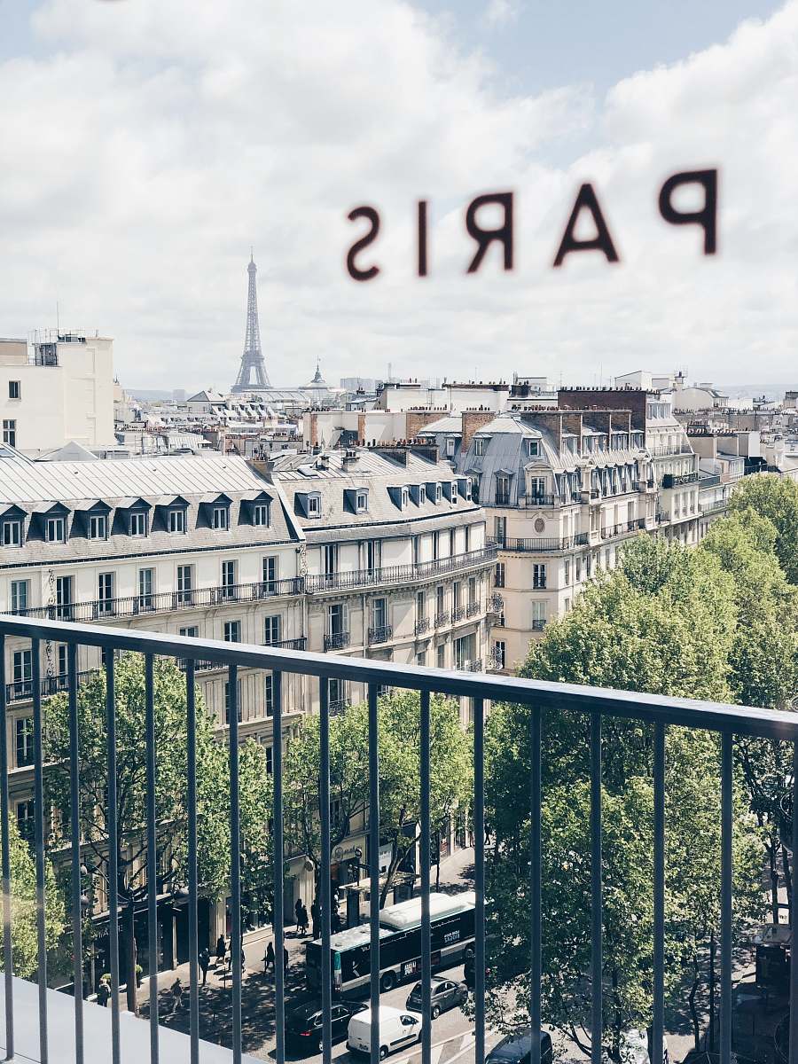 Free Balcony Views Of Paris: 115 Rue De Provence Image